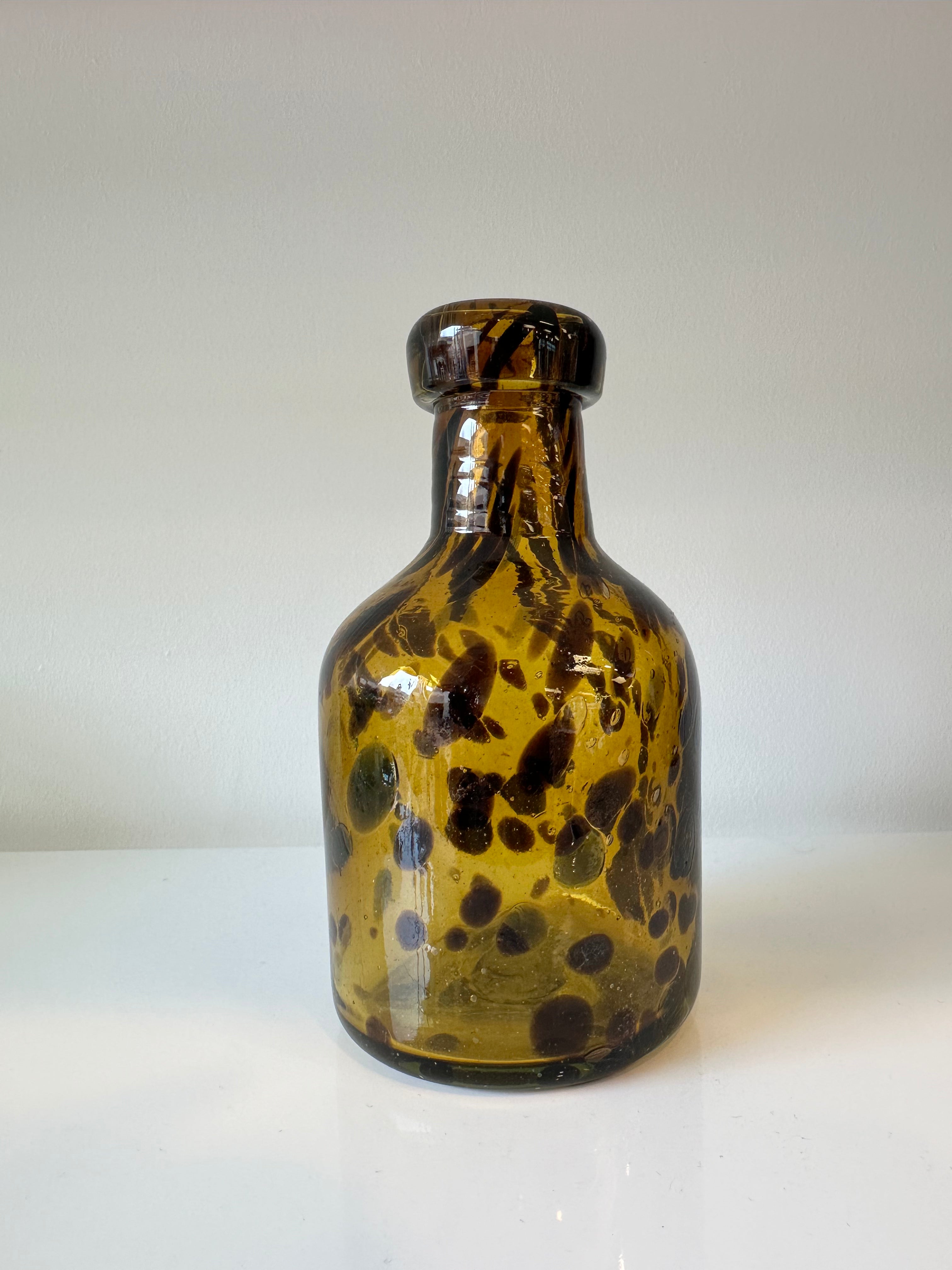 Tortoise Bud Vase – Odd McLean